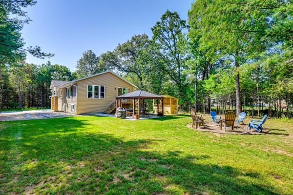 Family Home With Hot Tub 2 Mi To Petenwell Lake! - Wisconsin