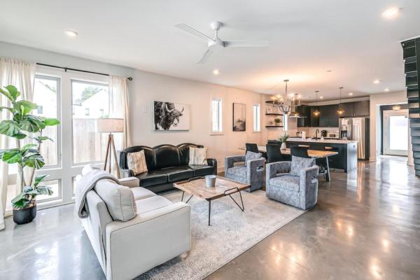 11 Beds 6 Full Baths 5 Minutes To Downtown - Nashville, TN