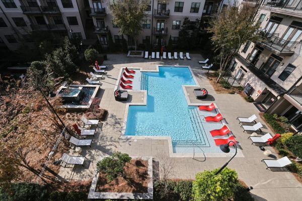 Ebony & Ivory Midtown King Bed - Atlanta, GA