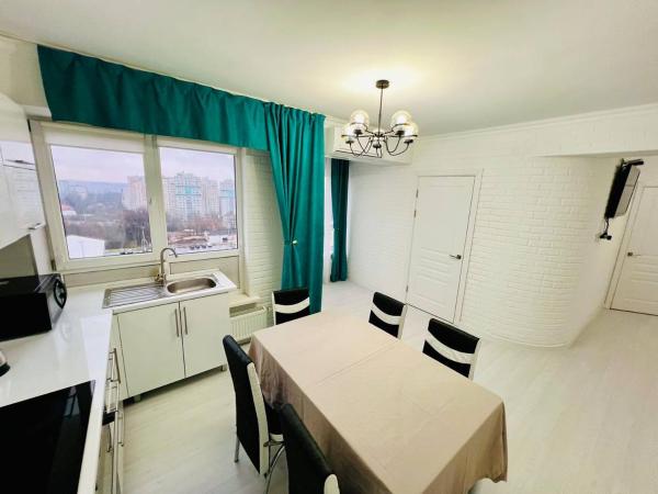 Grand Home 3 Rooms Apartment - Kisjenő