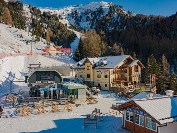 蒂塔皮亞茲酒店 - 卡納澤伊