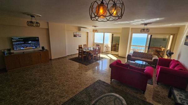 Midpoint Panoramic View - Families Only - Alexandria