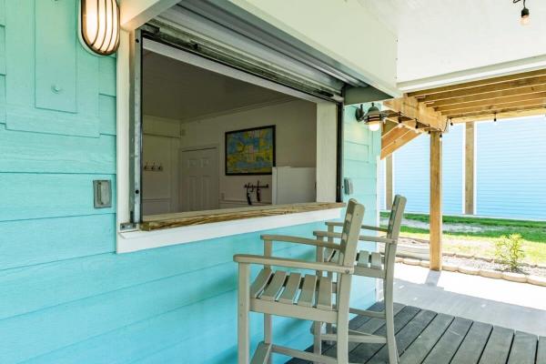 Awesome Outdoor Beach Bar Close To Marina - Jamaica Beach, TX