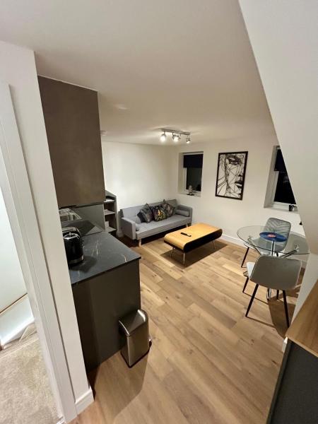 34b Field Road - Reading