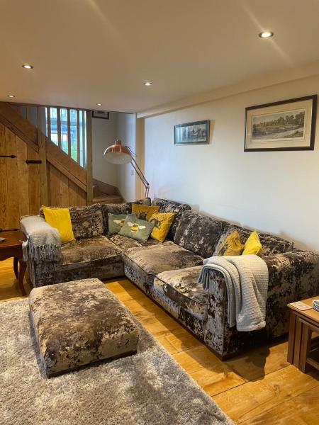 Meagill Cottage Sleeps 4 With Hot Tub & Parking - Yorkshire