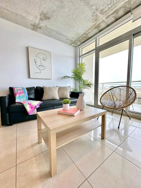 Stylish And Spacious Condo Prefect To Enjoy Miami! - Miami, FL