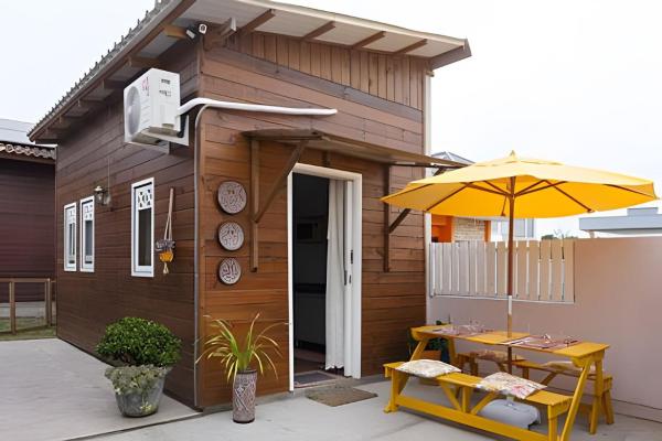 Casa 2 Quartos, 6 Pessoas, Perto Da Praia, Ar Condicionado, Wi-fi, Cozinha Completa, Lavanderia, - Florianópolis