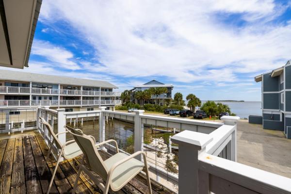 Cove Cottage - Gulf Front Stilt Home - Cedar Key, FL