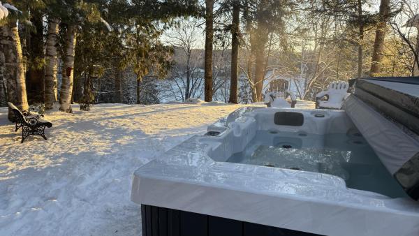 Le Chickadee Chalet, Near Mont-tremblant, River & Beach View, Wooded Area - Mont-Tremblant