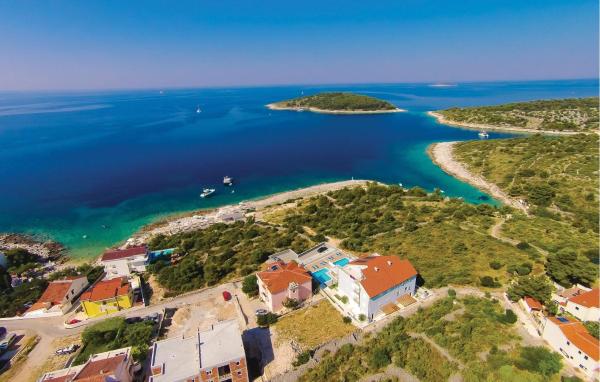 Nice Apartment In Rogoznica With Sauna - Primošten