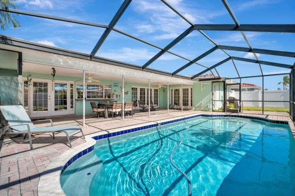The Crown House 4b Pool Home 6 Mins To Ir Beach - Indian Rocks Beach, FL