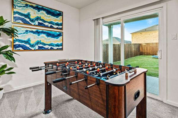 Relocate In Comfort Spacious Home With Yard - Rockwall, TX