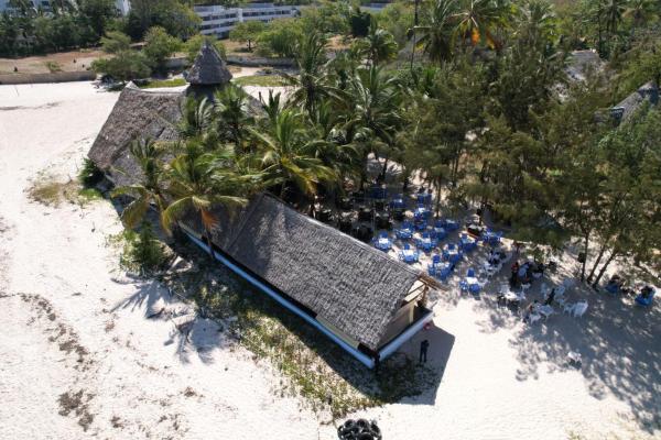 The New Big Tree Beach Resort - Kenya