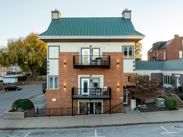 River Sirens Hotel-contactless Check In Hotel - Missouri
