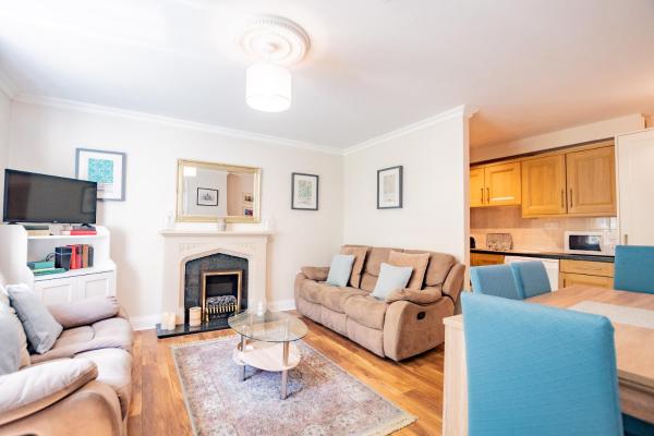City Townhouse With Parking - Claregalway