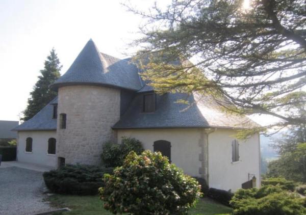 Maison De Caractère Rénové Pour 15 Personnes - Ussel