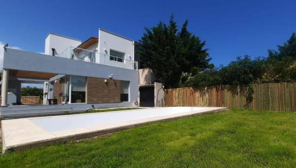 Casa 4 Ambientes Con Pileta Y Parque - Mar del Plata