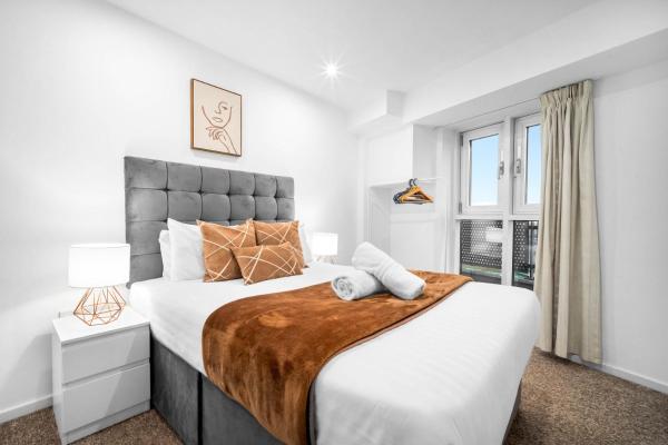 Elegant Two-bedroom Apartment - Central Location - Private Parking - Balconies 1109m - Birmingham