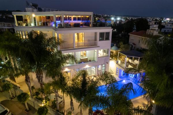 Hubstay - Seaview Royal Nissi Mansion By Nissi Beach - Ayia Napa