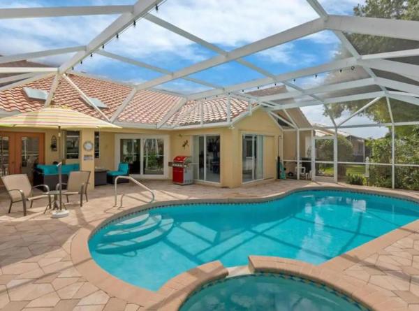 Tara Golf Club Pool House - Bradenton, FL