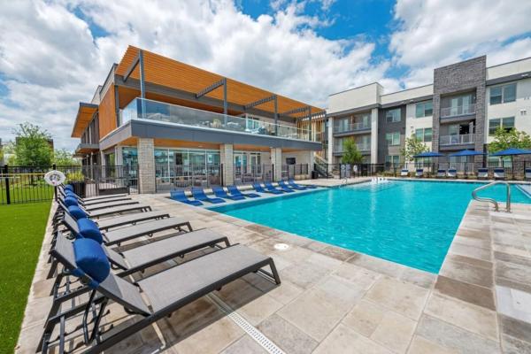 Charming 2bd 2ba With Beautiful Pool In - Saginaw, TX