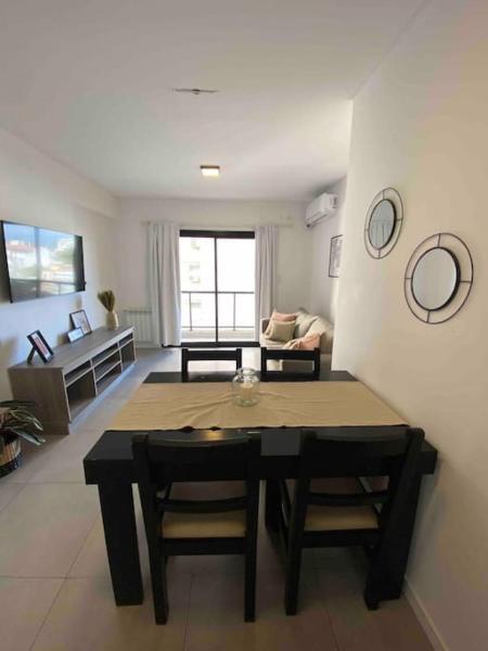 Acogedor Y Comodo Depto Con Excelente Ubicacion Y Cochera - Bonavista Rentals - Argentina