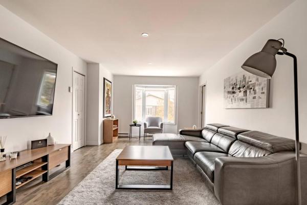 Charming Accommodation In Montreal - Repentigny