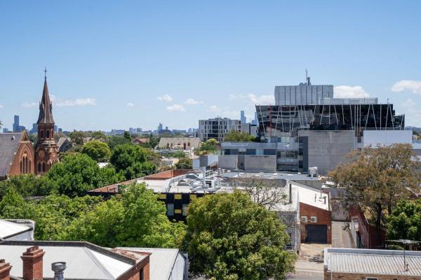 Modern 2b Apt With Views Near Swinburne University - Bayside City