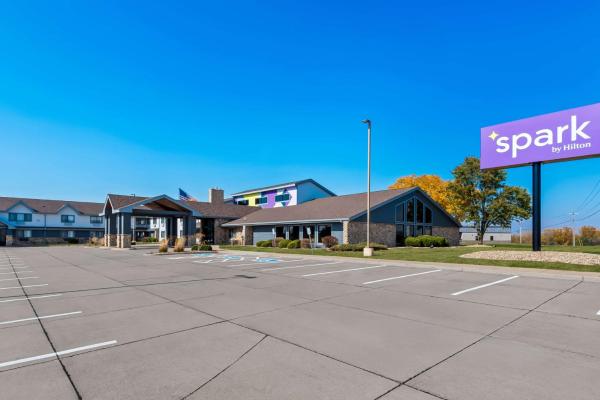 Spark By Hilton Cedar Falls - Waterloo, IA