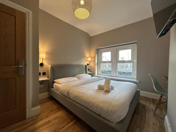 Central Quad (4 Guest) Room - Netflix & Wifi -