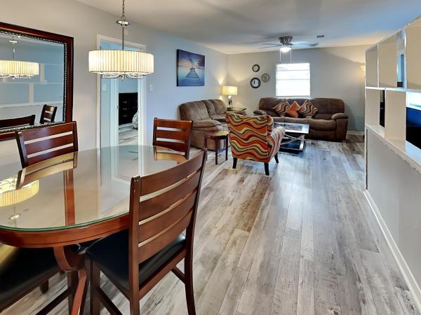 Pleasure Pier Retreat #4 - Galveston, TX