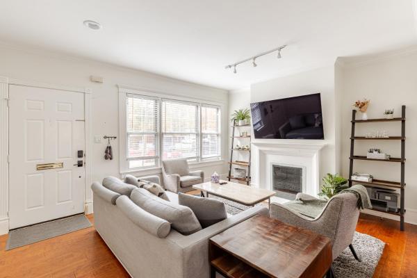 Charming 4br Duplex In Oak Lawn Private Backyard - Dallas, TX