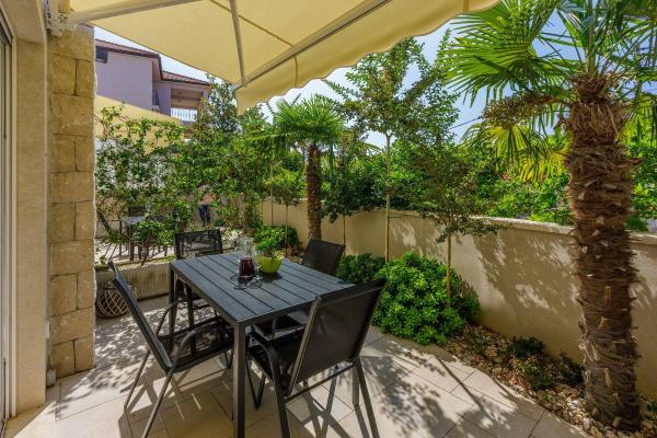 Malerisches Apartment Nur 500 Meter Zum Strand Mit Pool, Gym, Sauna - Crikvenica