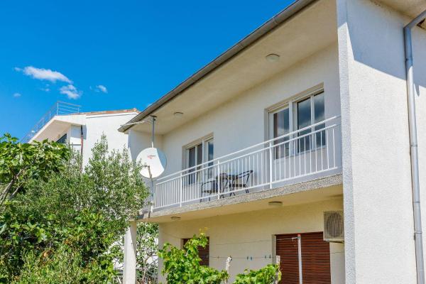 Komfortables Apartment Nur 430 Meter Zum Strand Mit Meerblick, Balkon, Terrasse, Grillbereich - Klenovica