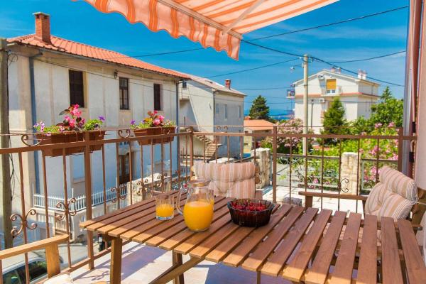 Charmantes Apartment Nur 300 Meter Zum Strand Mit Meerblick, Waschmaschine, Wifi - Crikvenica