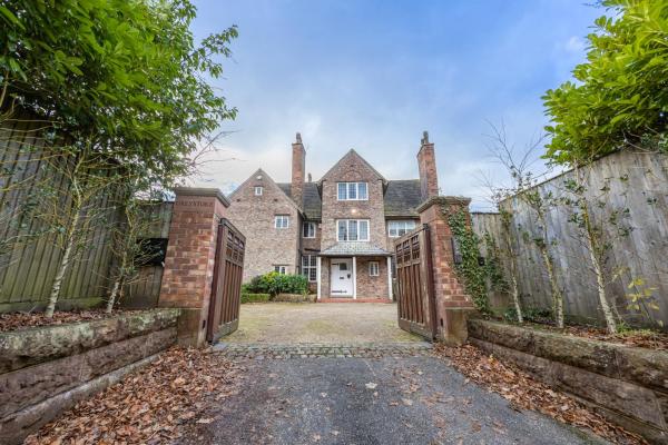 The Coach House - Grade 2 Listed - Knutsford