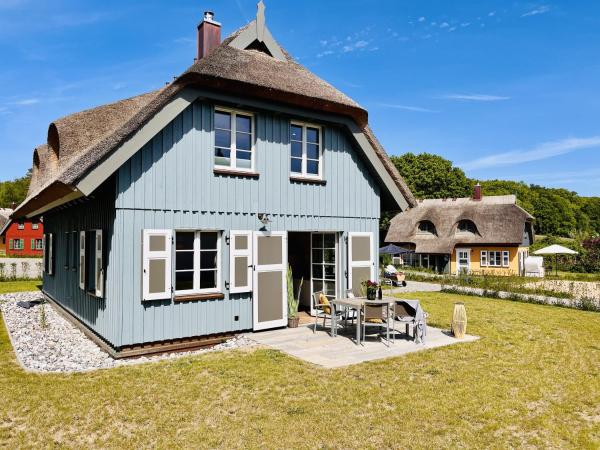 Ferienhaus Reetblick 23 Feriendorf Klein Stresow Rügen By Ruyastay - Binz