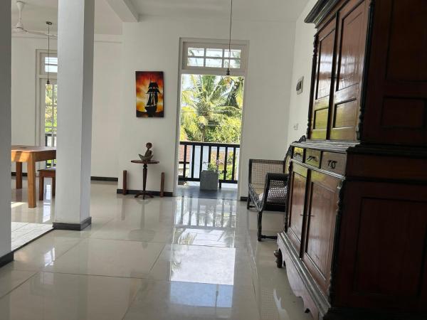 White House & Sea Food Restaurant - Hikkaduwa