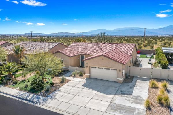 Views, Gameroom, Saltwater Pool & Hot Tub, Firepit By Mariamsbnb - Desert Hot Springs, CA
