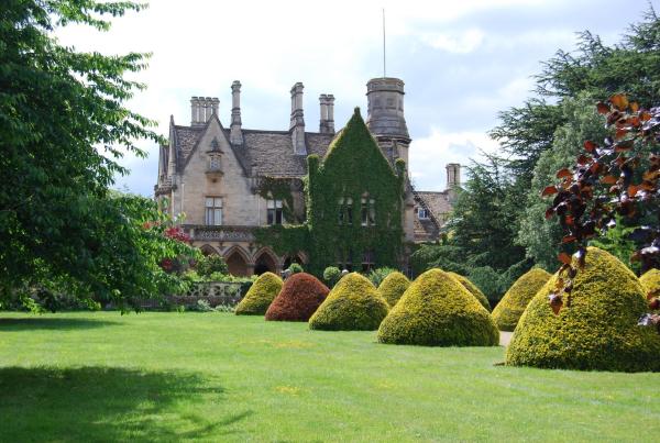 Manor By The Lake - Tewkesbury