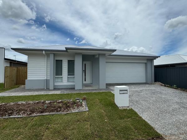 Brand New Fantastic Luxury 4 Bedroom Home - Logan Village