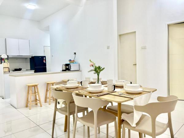 Sf 1-12pax Puchong Sky Pod 3room Ioi Mall 8 Bed Lrt - Puchong