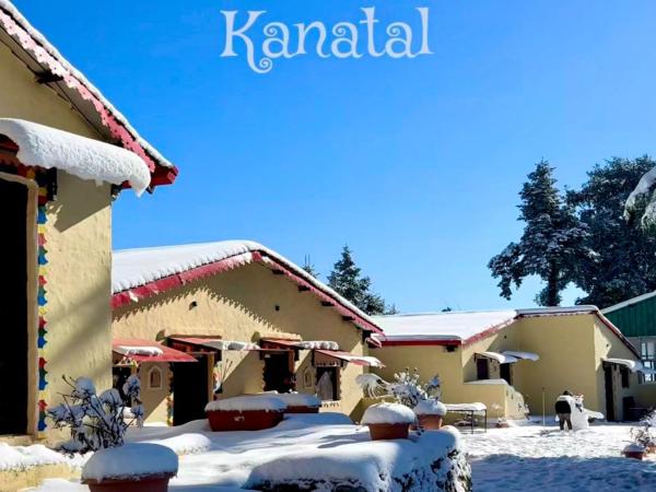 Kana Mud An Ethnic Village Resort - Beautiful View Of Gangotri Mountains - Kanatal