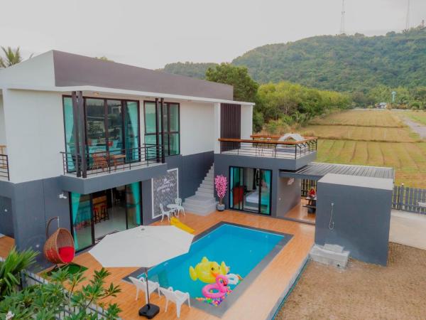 Mountain & Sea Pool Villa ทับสะแก - Thap Sakae