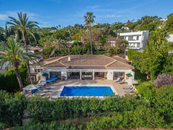 Villa Casa La Concha - Luxury 6 Bedroom Villa In Marbella, Beautiful Mountain View, Heated Swimming Pool, 15min Walk To Puerto Banus Beaches, Sleeps Up To 12 - Marbella
