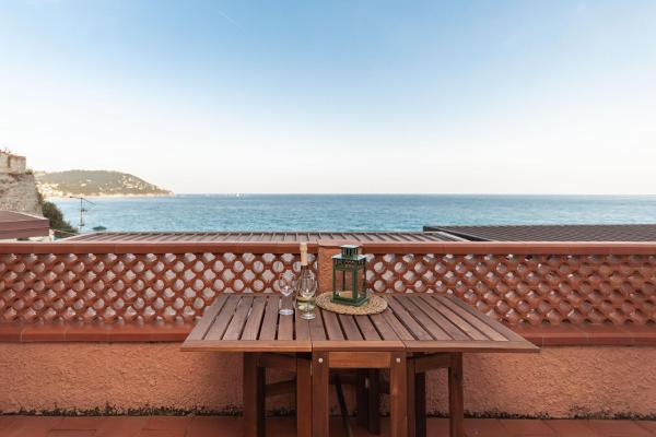 C22 Beachfront Villa - Spa Bath, Pool, Private Beach, Parking Free - 안도라