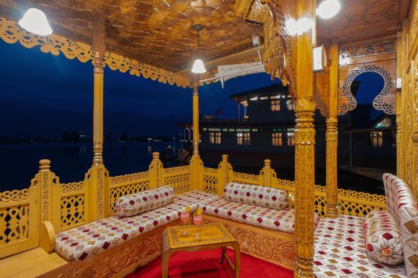 Dilnaaz Group Of Houseboats - Srinagar