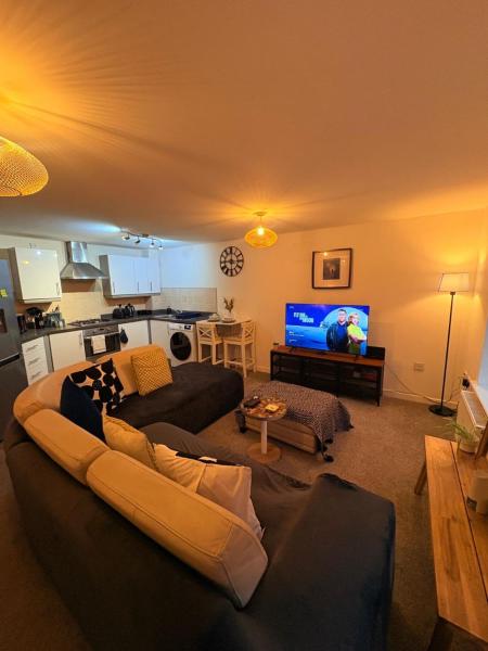 2 Bedroom 2 Bathroom Ground Floor Apartment In Central Location - Warrington