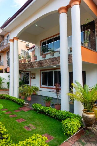 Plush Apartment Hosted By Ama - Accra