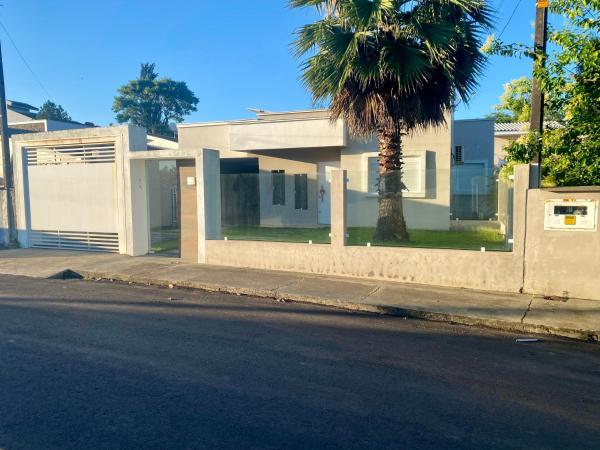 Casa Térrea Para Família No Centro De Ametista! - Ametista do Sul